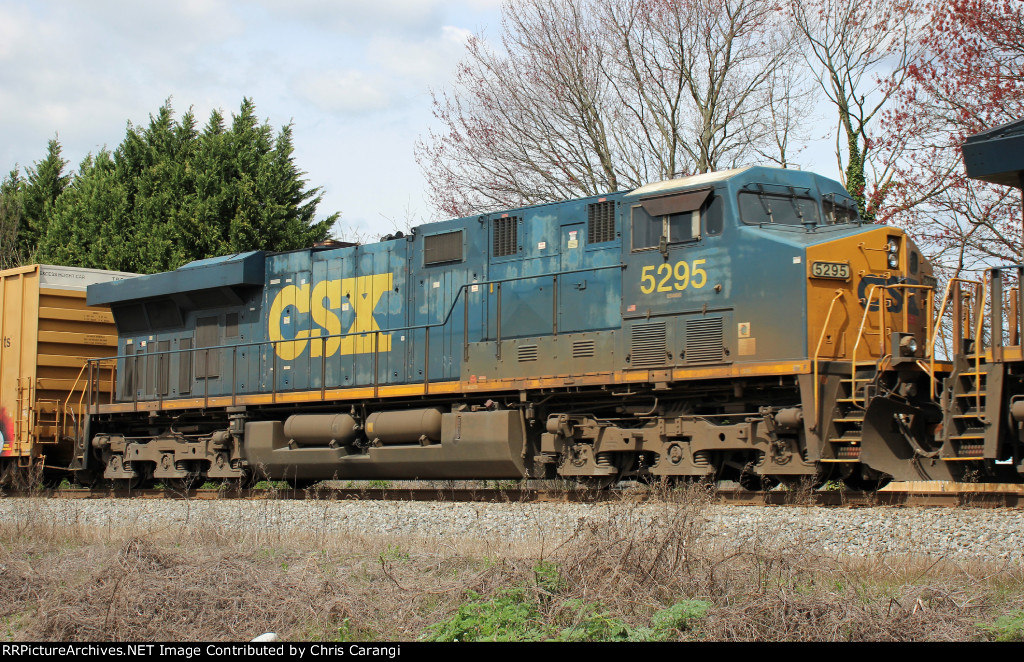 CSXT 5295 on Q410-03